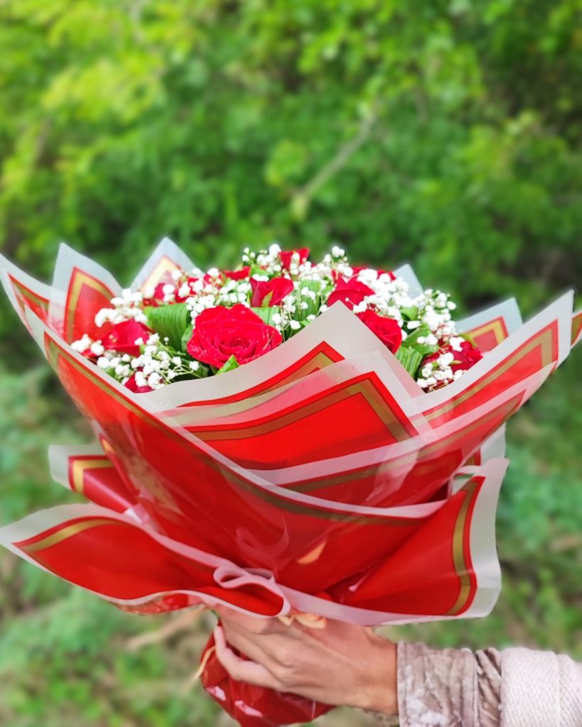 9 Red Roses Love Bouquet - Flowers Delivery Mauritius